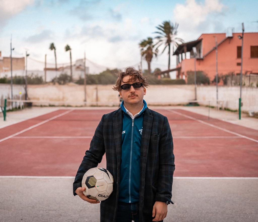 "2006", l'italiano medio raccontato nel nuovo singolo di Luca ...