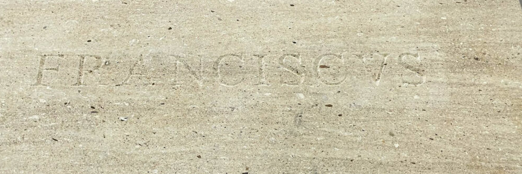 La Tomba semplice del Papa, in marmo ligure terra dei nonni e la ...