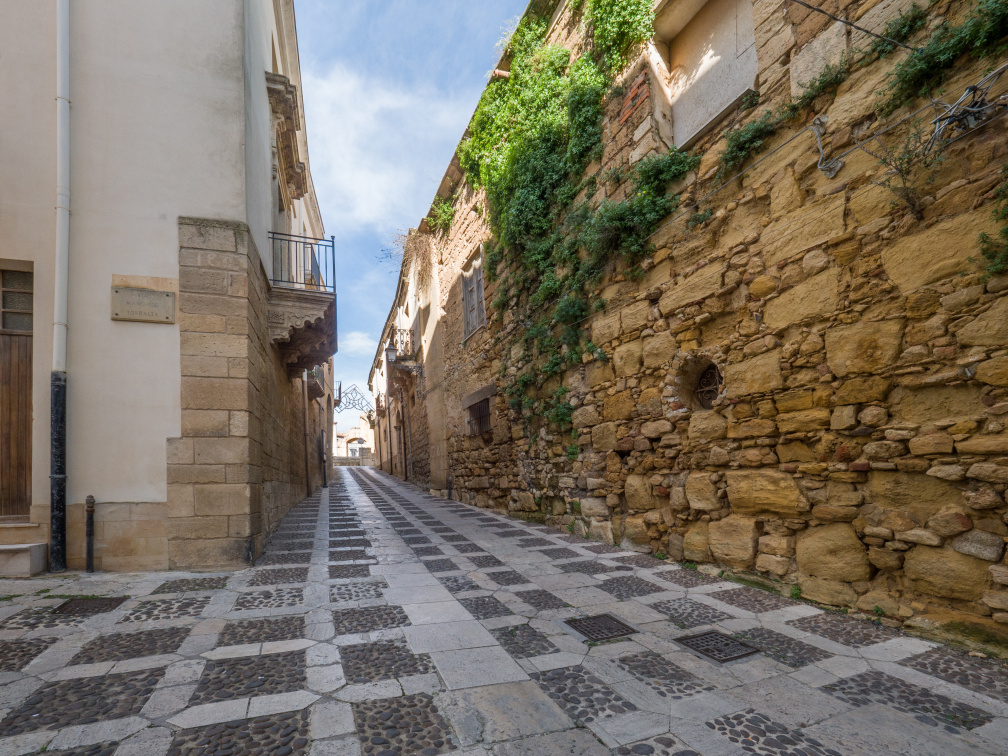 Salemi, strada statale invasa dal fango: "pericolo e degrado"